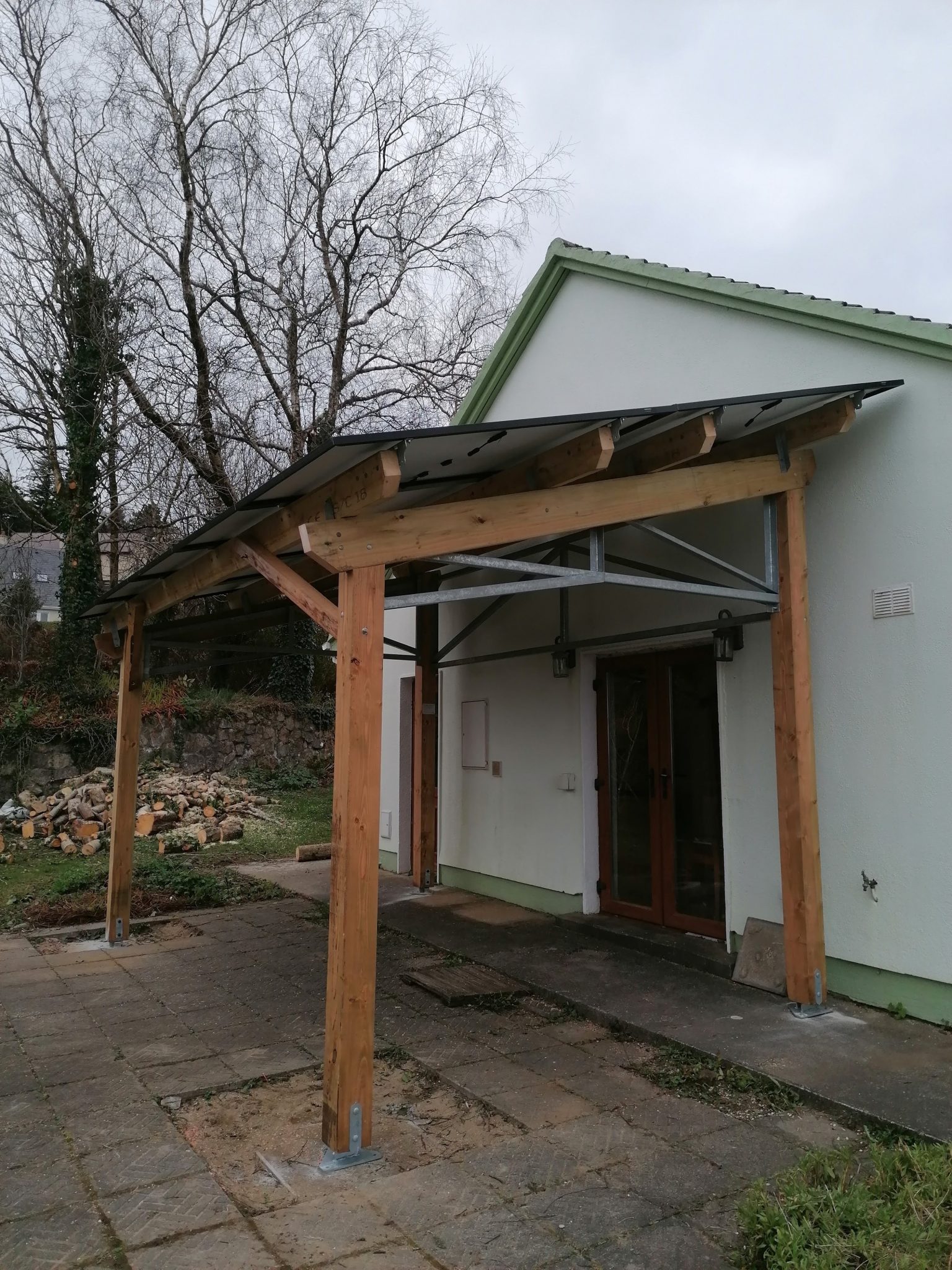 Toledo – Solar Powered Timber Pergola – Solar Structures Ireland